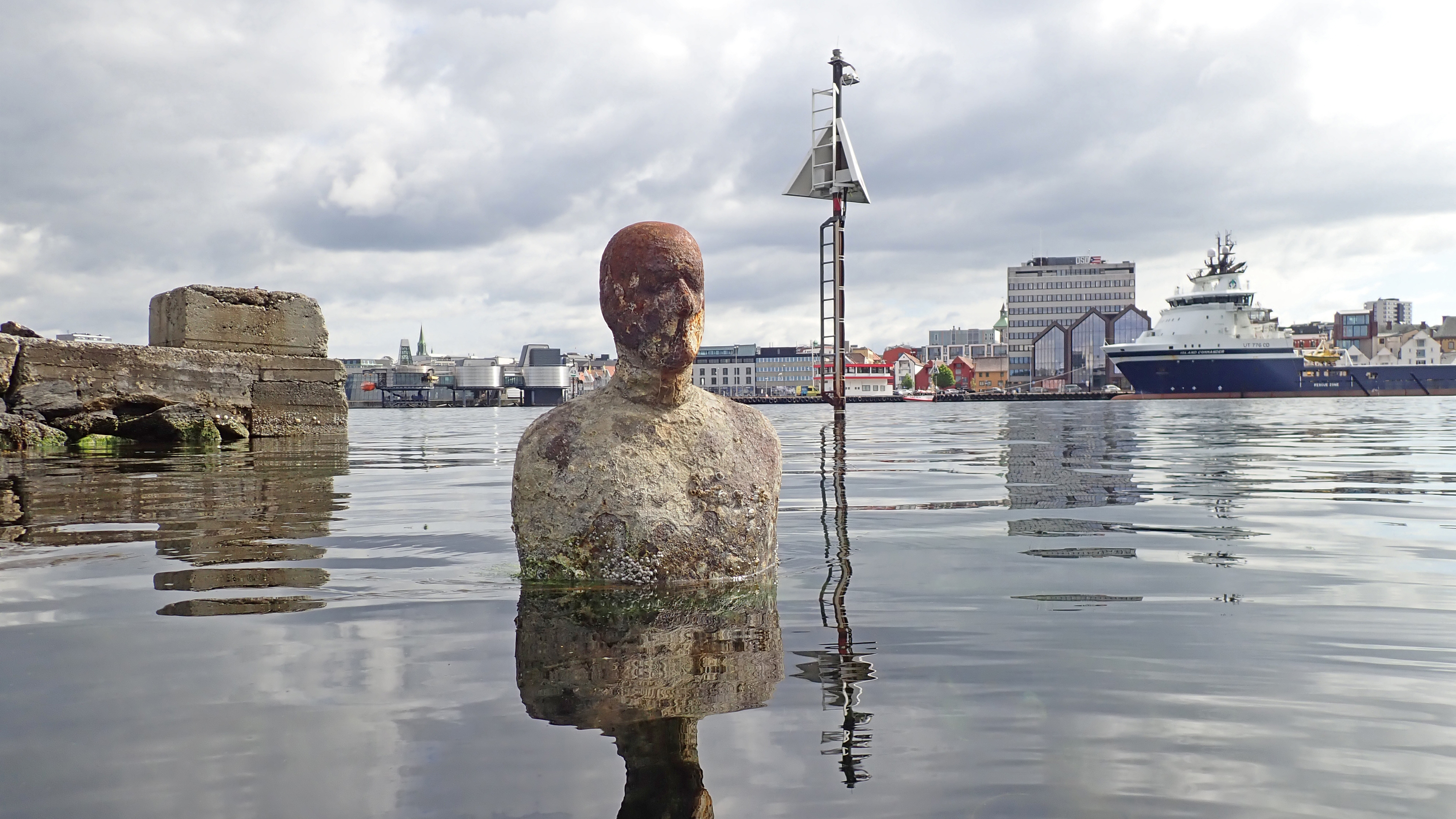 BROKEN COLUMN - Stavanger Kunstmuseum
